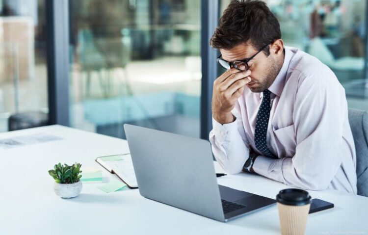 Apakah Kamu Mudah Stres di Kantor? Ini Tanda dan Solusinya Apakah Kamu Mudah Stres di Kantor? Ini Tanda dan Solusinya